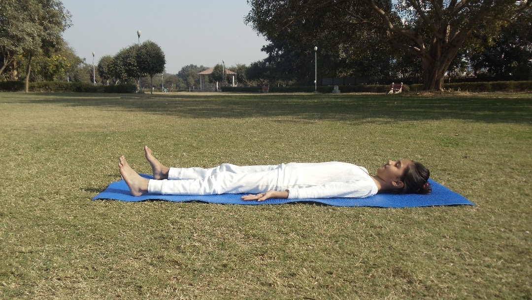 शवासन योग विधि, लाभ और सावधानी। Shavasana Steps, Benefits and Precaution